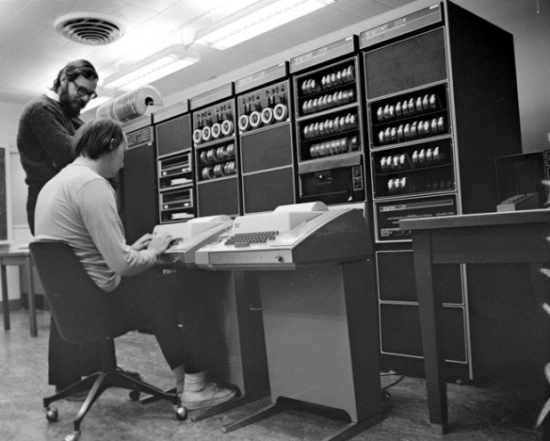 Se despide otro titán tecnológico: Dennis Ritchie, padre de C y UNIX ...