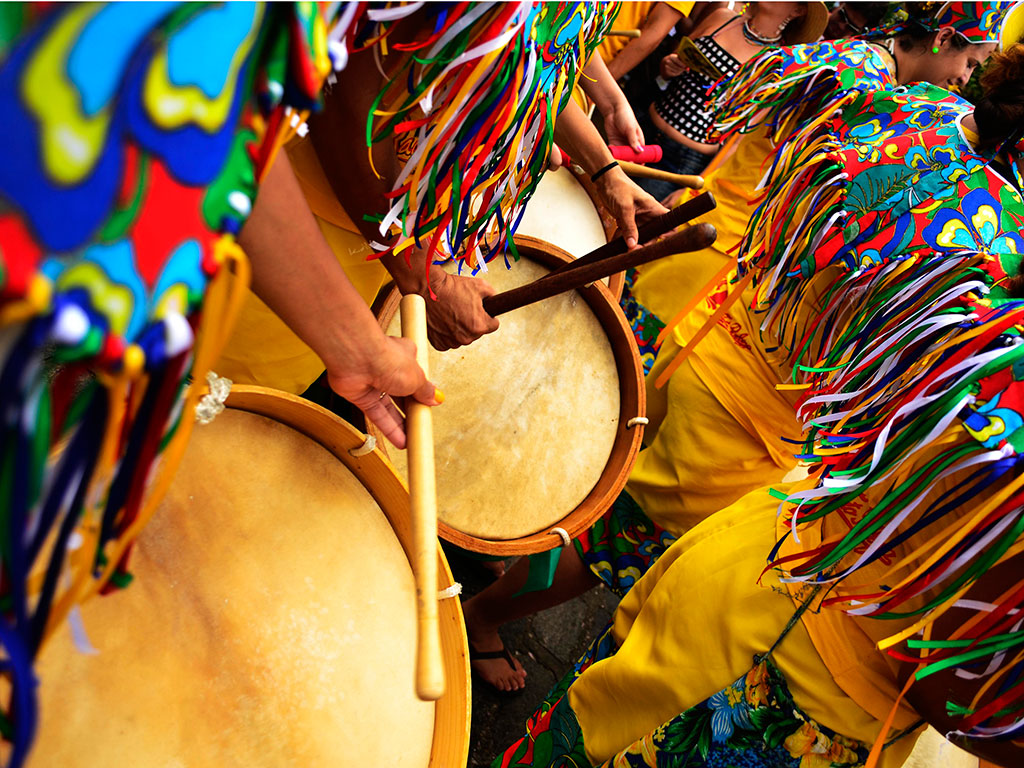 Contágiense de la alegría y celebren el Carnaval de Brasil en linea ...