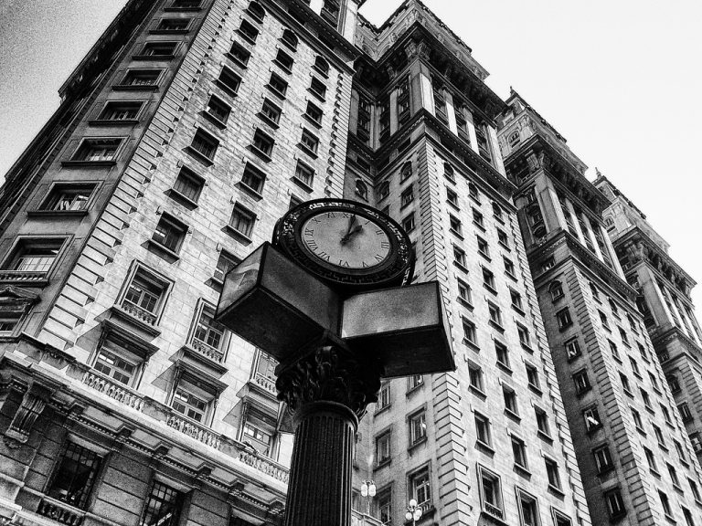 Reloj Mundial: objeto que permite ver la hora de más de 20 ciudades