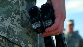 Conozca la evolución del Taser en este artículo.