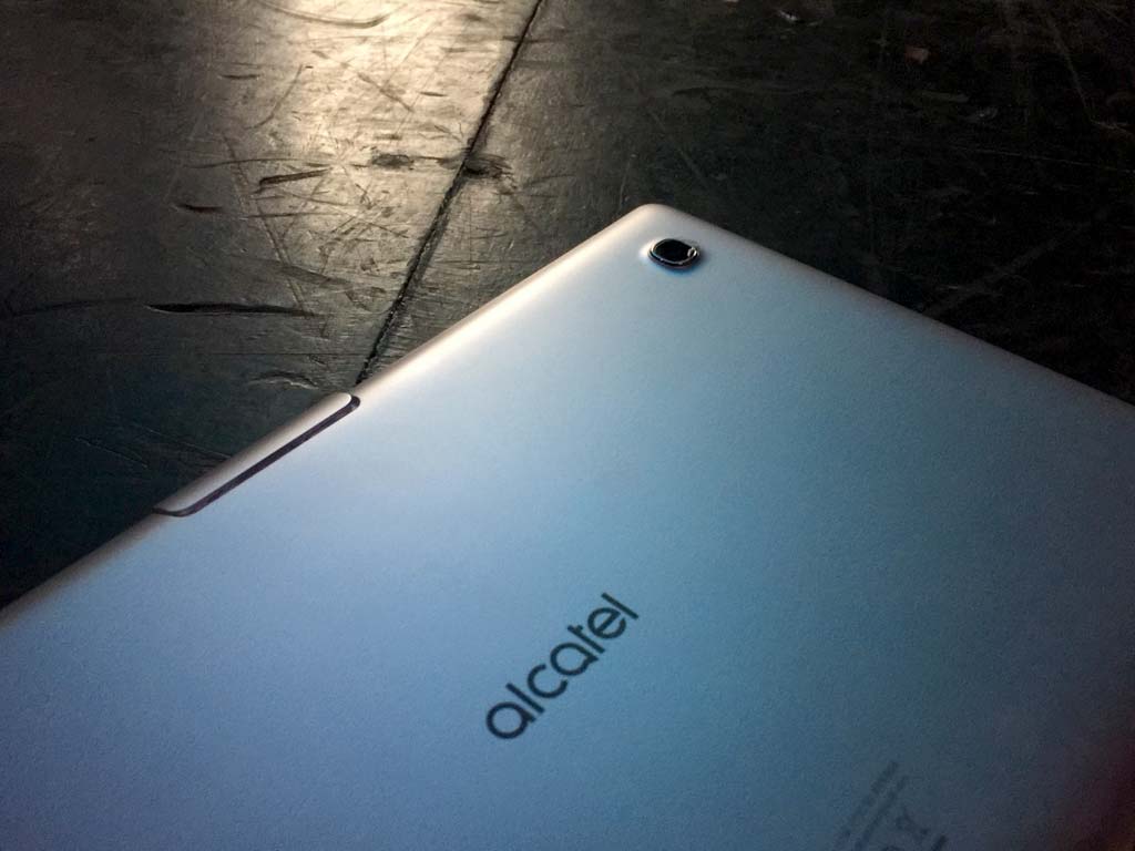 Alcatel Plus 10: la primera tableta 2 en 1 de Alcatel • ENTER.CO