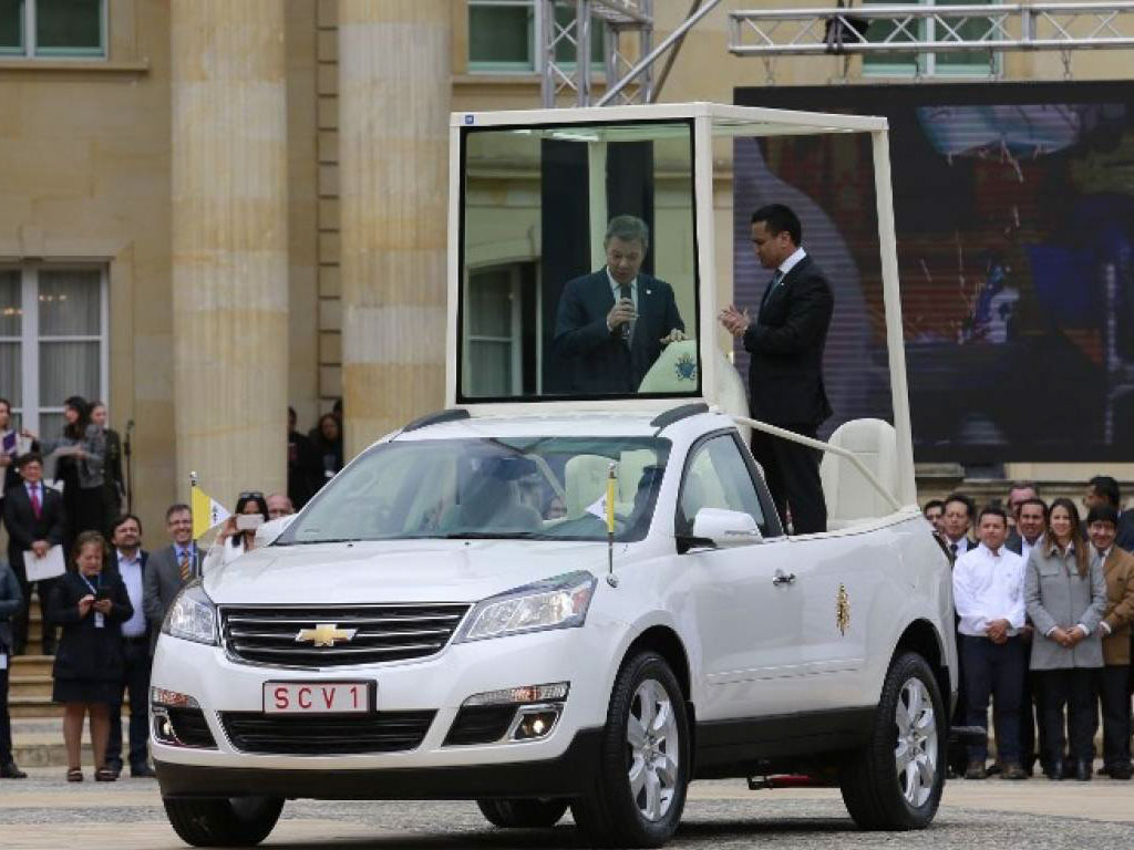 Papamóvil: evolución del carro que moverá a Francisco en Colombia ...