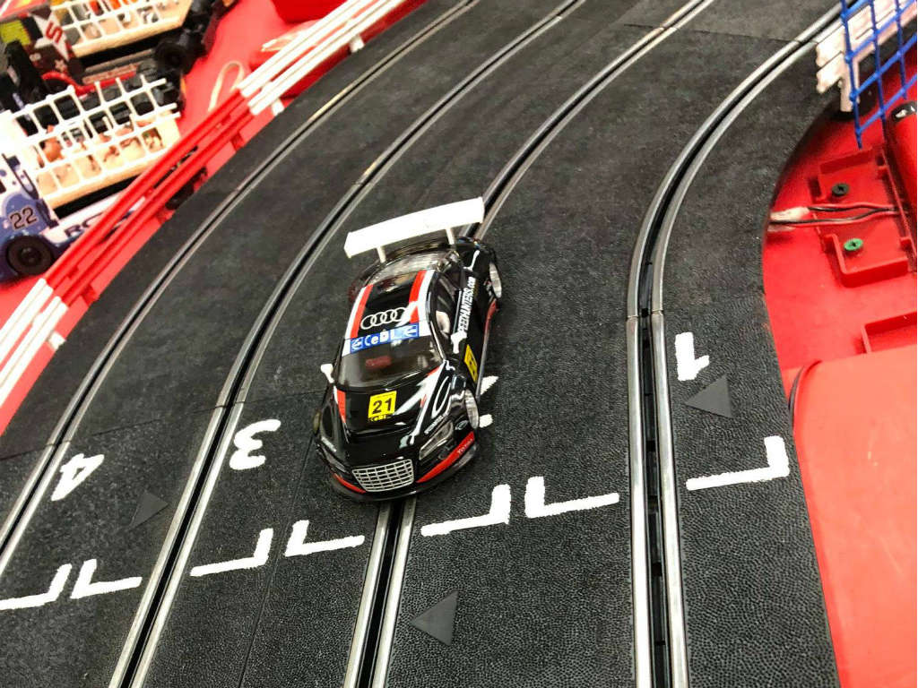 Conoce el club de autos de carrera en pistas de riel en Bogotá • ENTER.CO