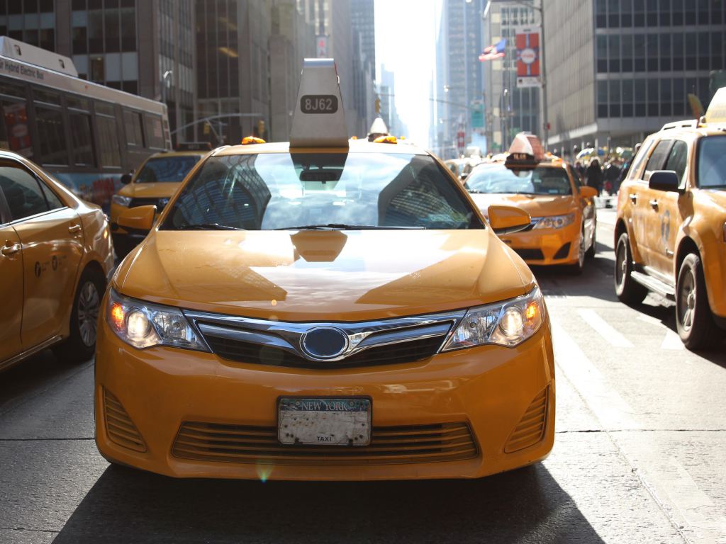 Ahora con Cabify podrás pedir Easy Taxi • ENTER.CO