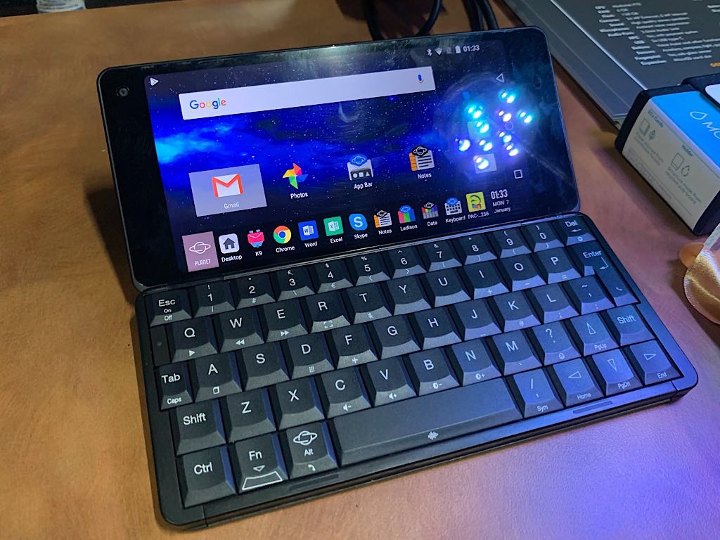 Cosmo Communicator: un smartphone que funciona con Android y Linux ...