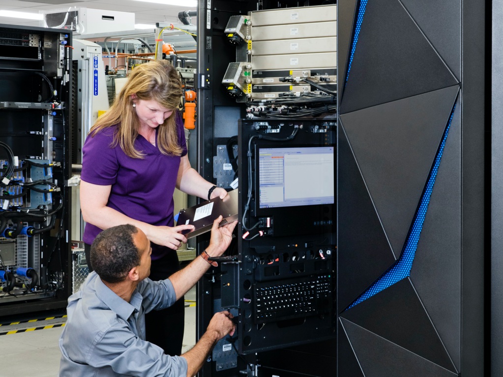 IBM se divide en dos para centrarse en IA y la nube • ENTER.CO