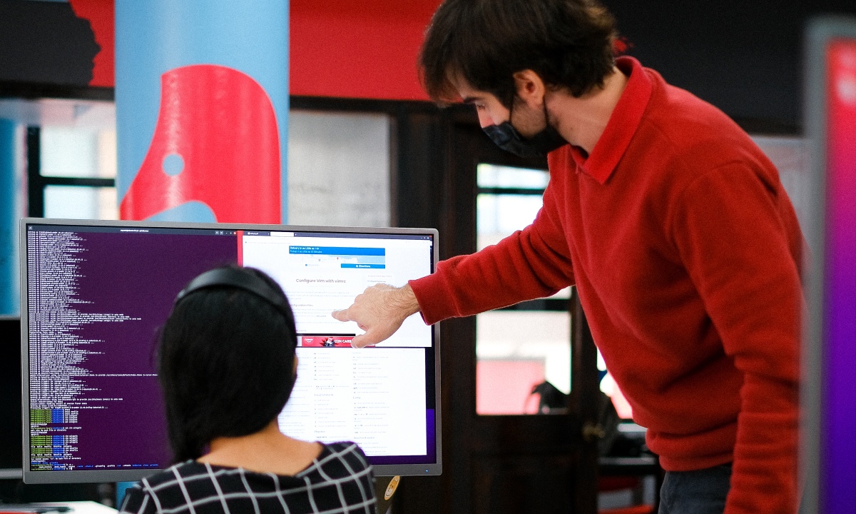 Los trabajos tech que nacen hoy: ¿Qué hace un AI Trainer, un Prompt ...