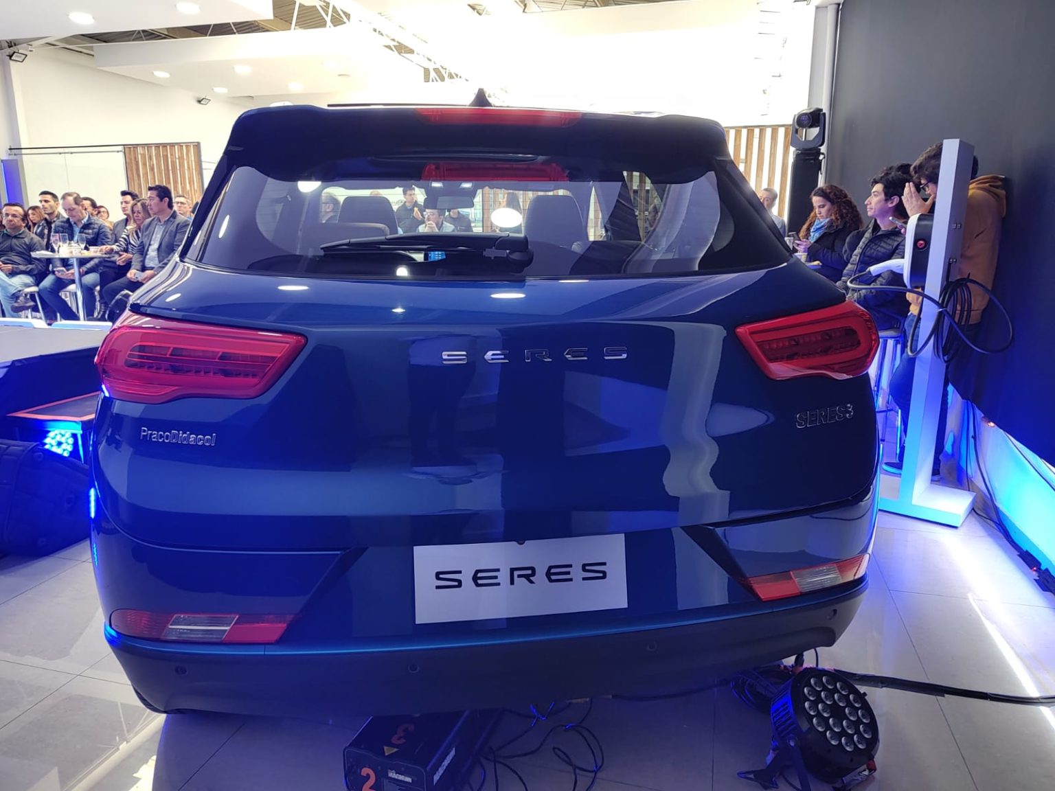 SERES, la nueva marca de carros eléctricos, llega a Colombia con el ...